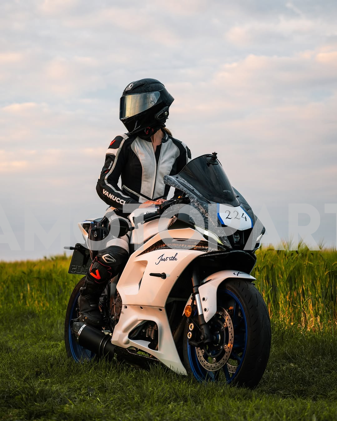 Amotopart 2021-2025 Yamaha YZF-R7 White Blue & Forged Carbon Fiber Fai